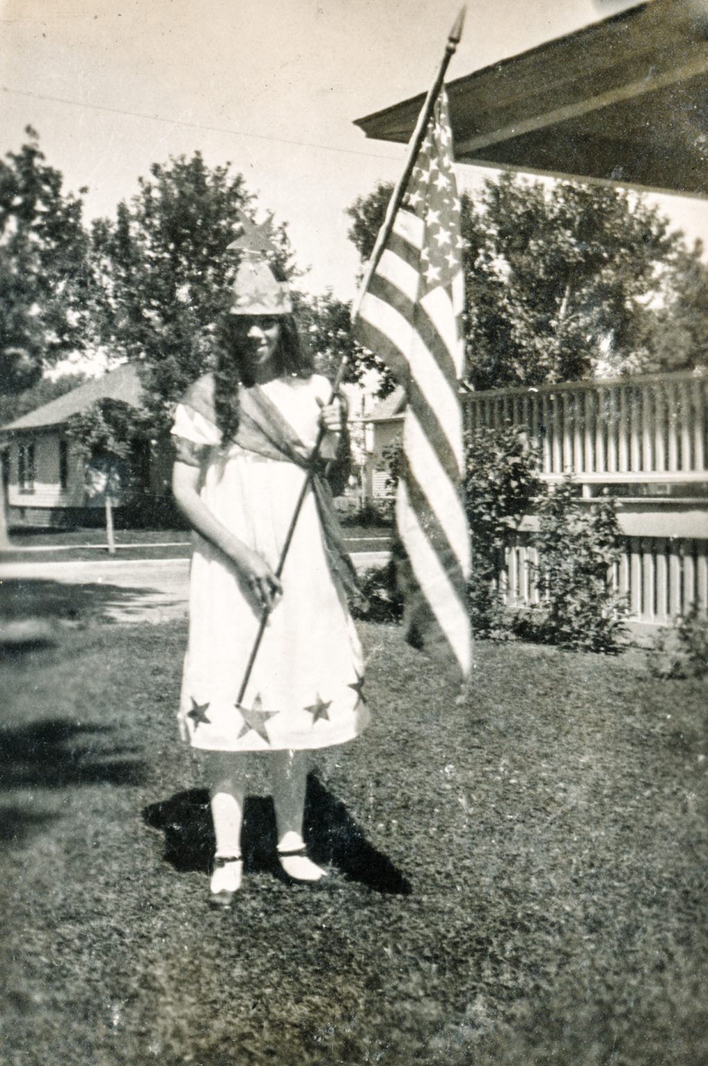 1917 - Elizabeth Dauth With Flag - Dauth Family Archive